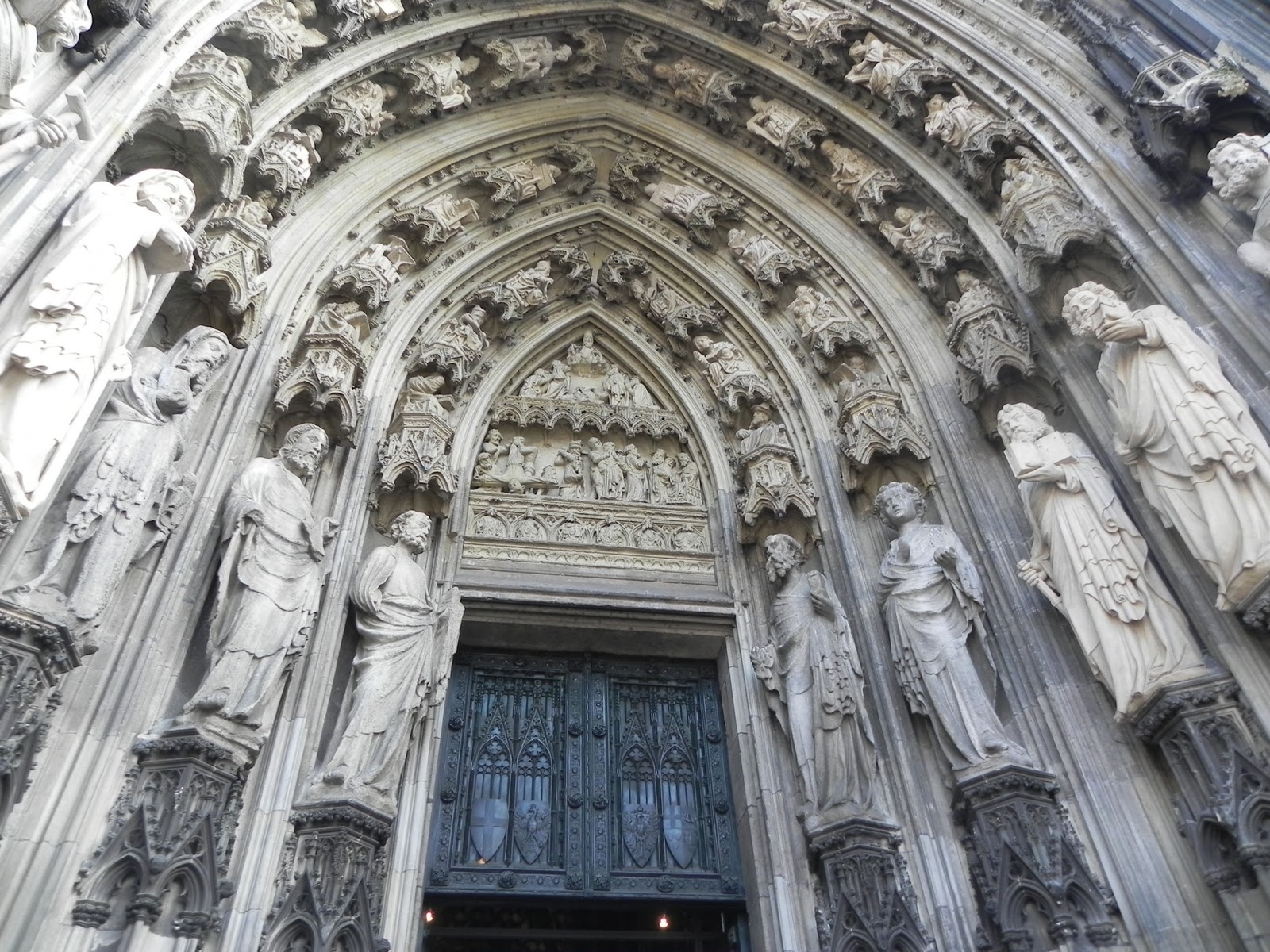 Estilo Gótico (dicionário) | Mercado Negro Antiguidades